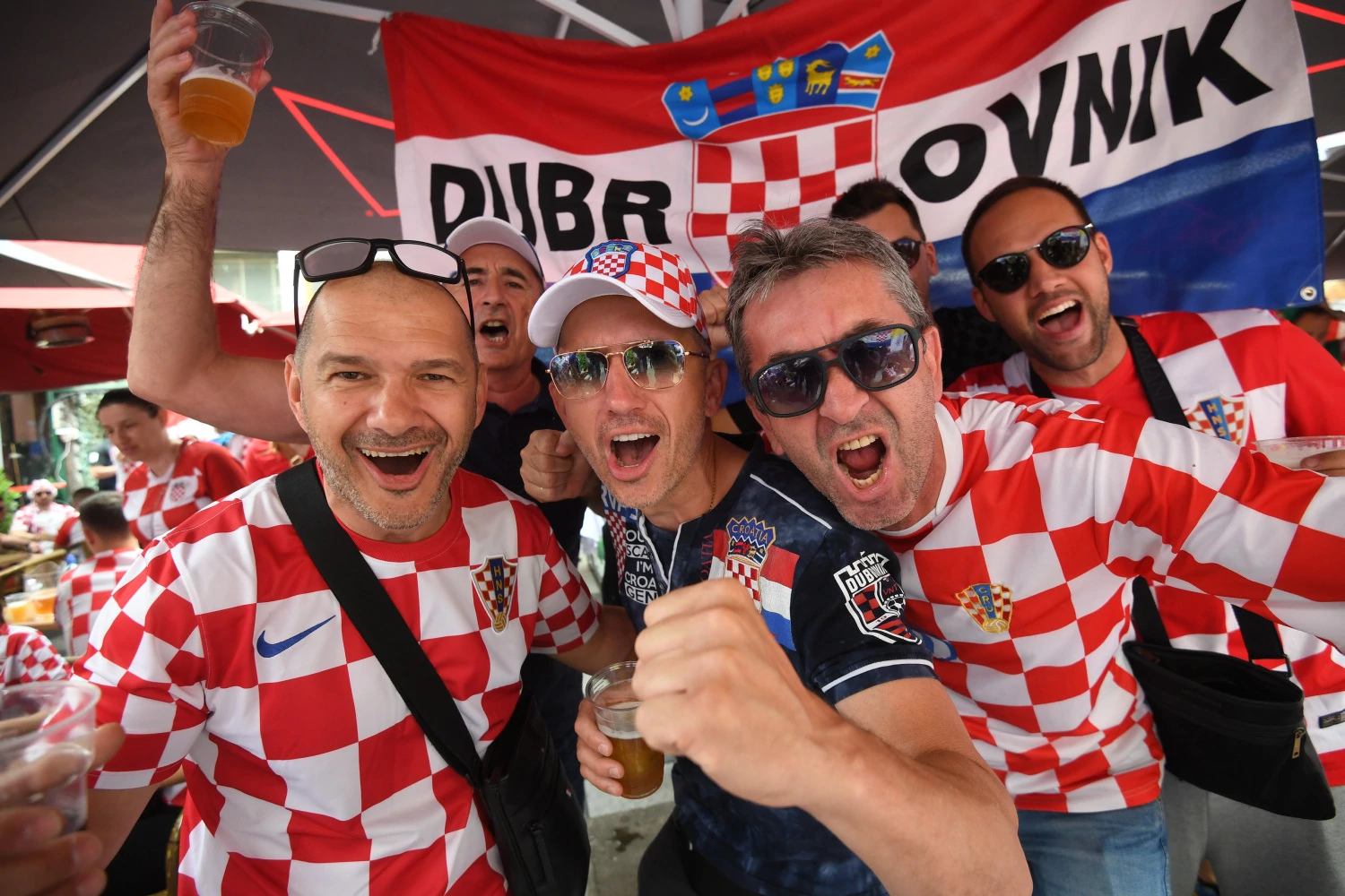 Invazija navijača na De Kuip, sprema se akcija za Modrića - HRT