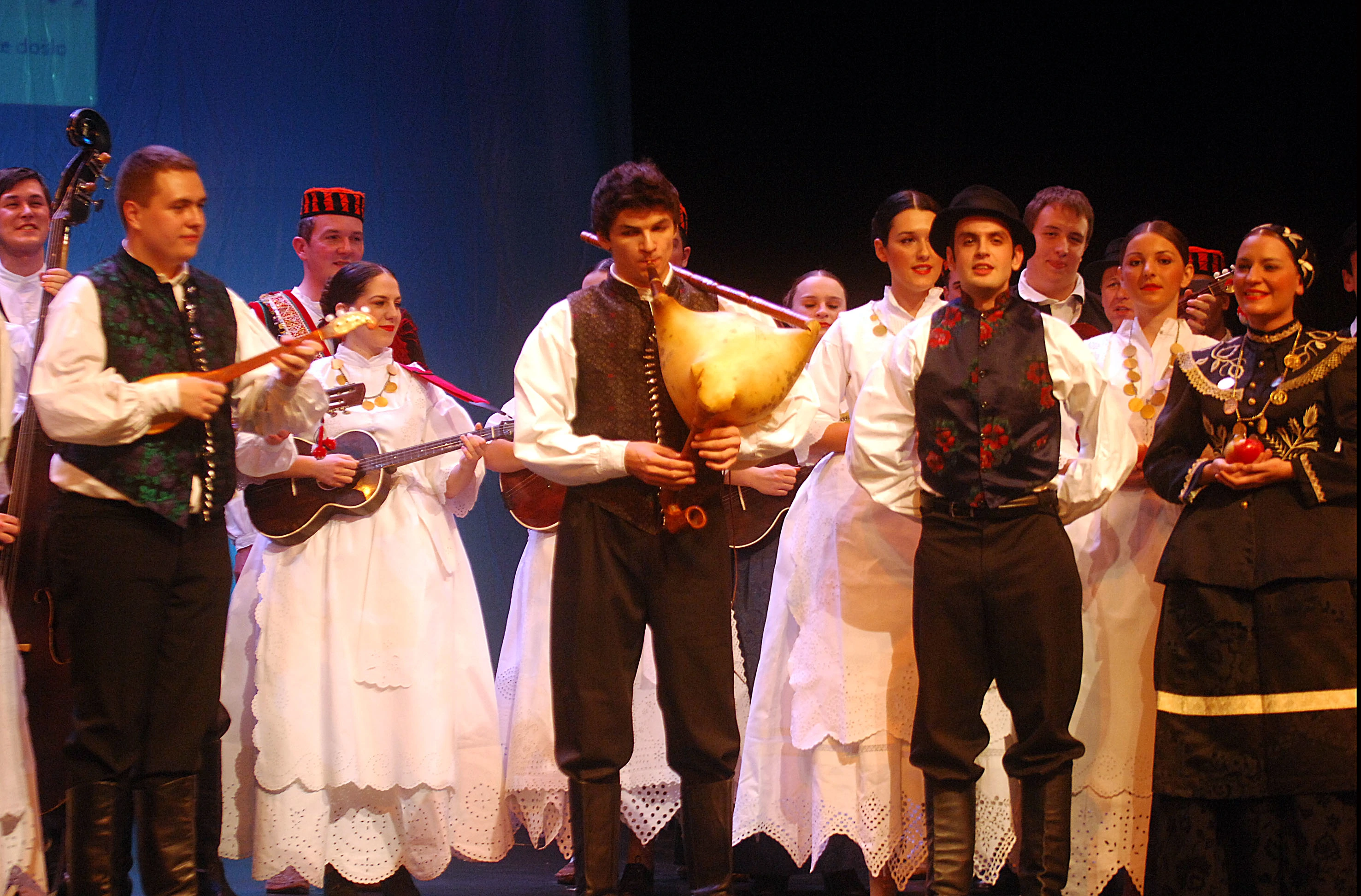 Folklorni ansambl "Zagreb-Markovac" slavi 80 godina neprekinutog ...