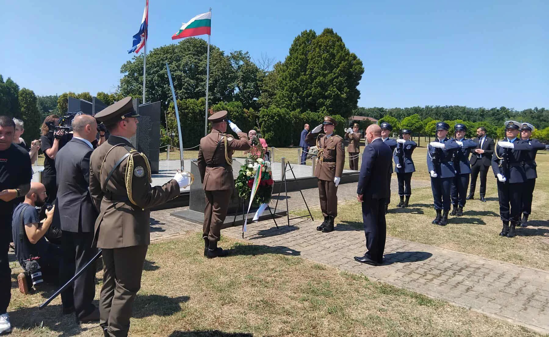 Bugarski predsjednik Radev u Vukovaru položio vijence - HRT