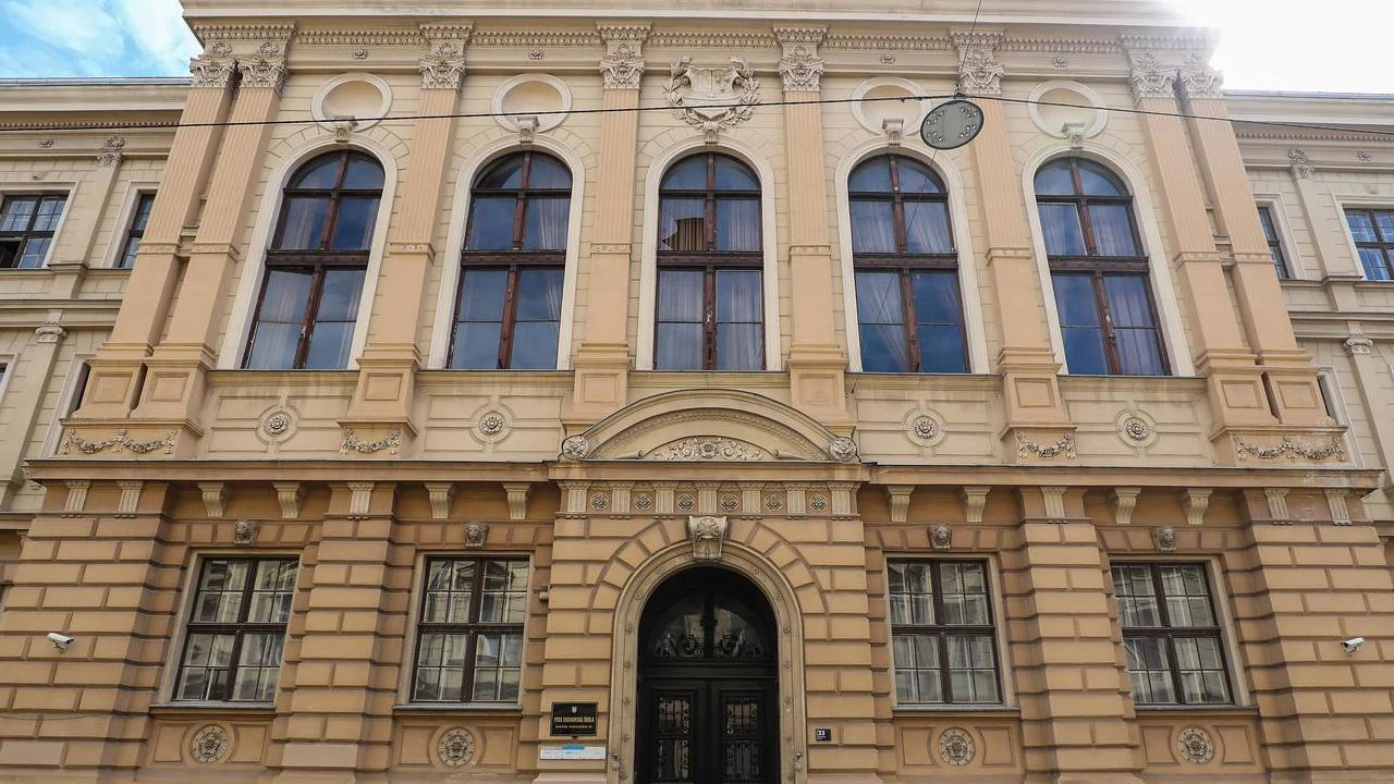 Zagreb: Obnovljena Prva ekonomska škola u Medulićevoj - HRT