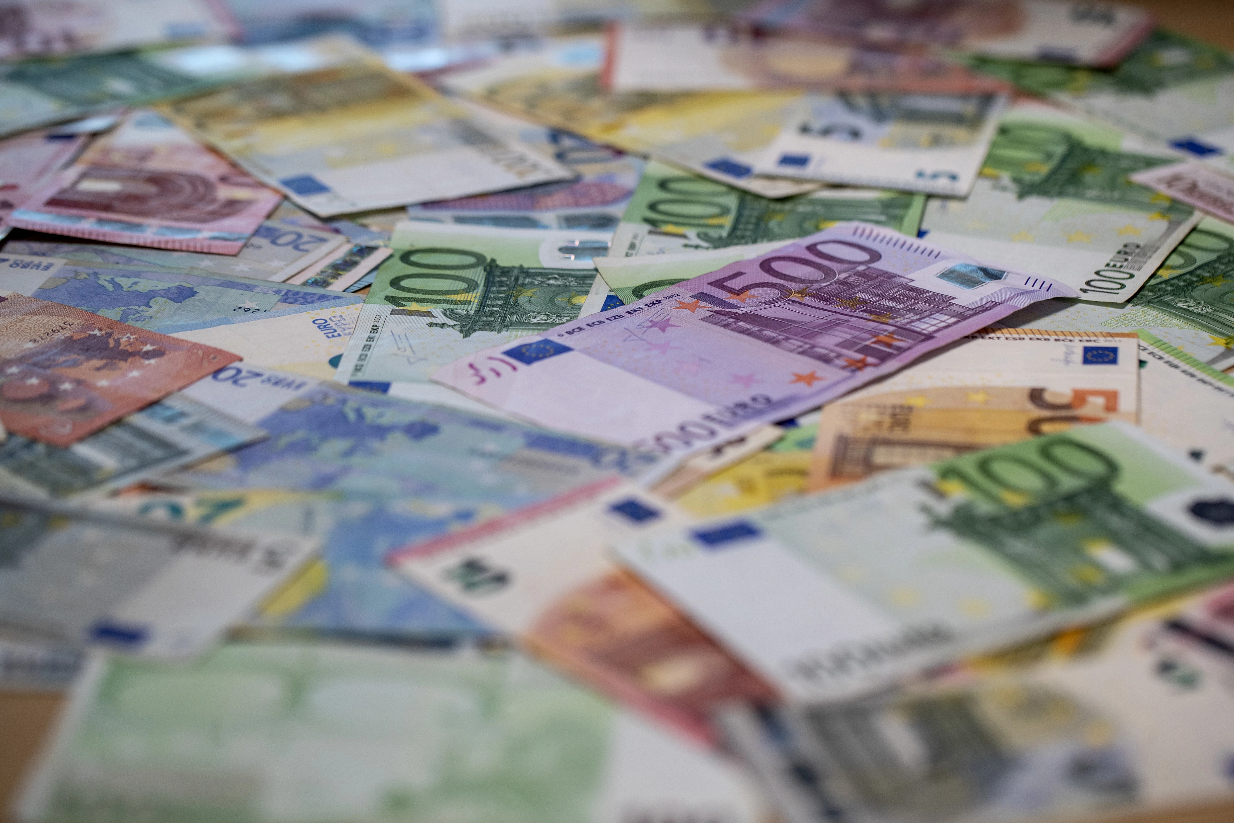 Građanima sutra isplata prvih kamata za "narodne" obveznice - HRT