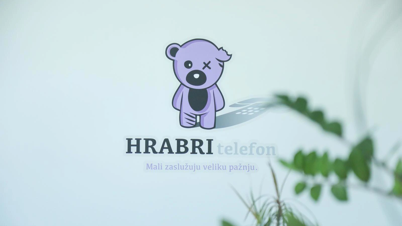 Hrabri telefon pokrenuo višejezični chat za podršku djeci i obiteljima ...