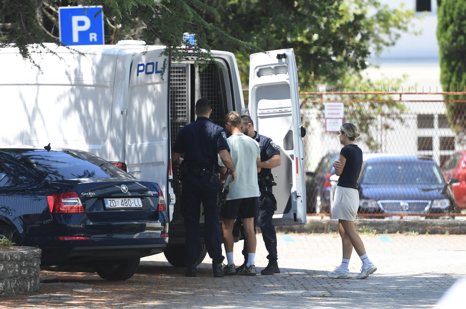 Britanskom boksaču zbog napada na policiju mjesec dana istražnog zatvora - HRT