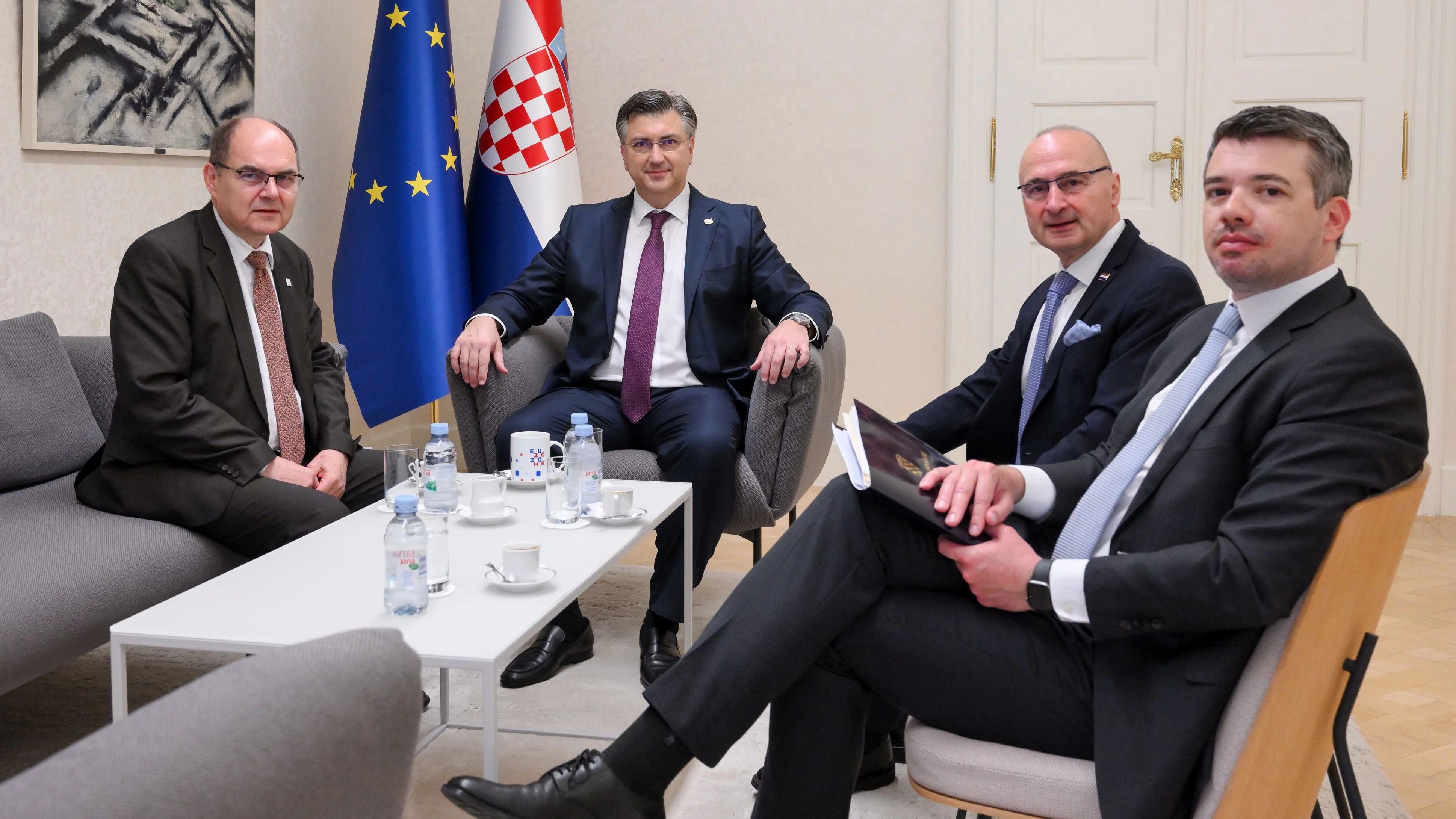Plenković nakon sastanka sa Schmidtom pozvao na smirenje tenzija u BiH ...